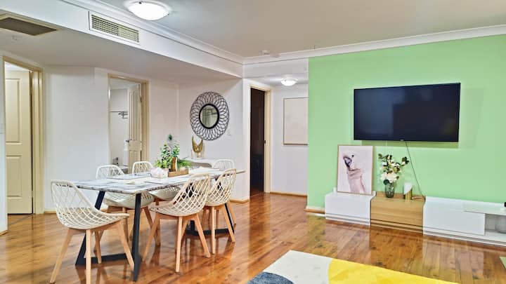 Large 3 Bedroom Apartment, Easy To City - Auburn