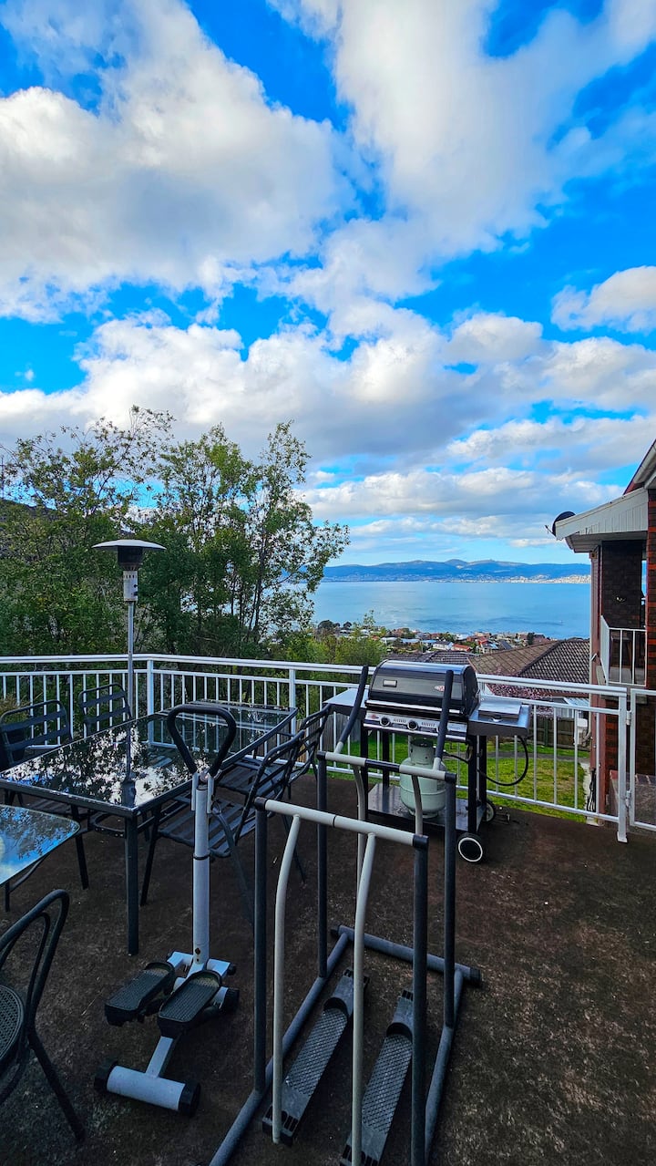 4br | Ensuite City Escape | 10 Minutes To Cbd - Hobart