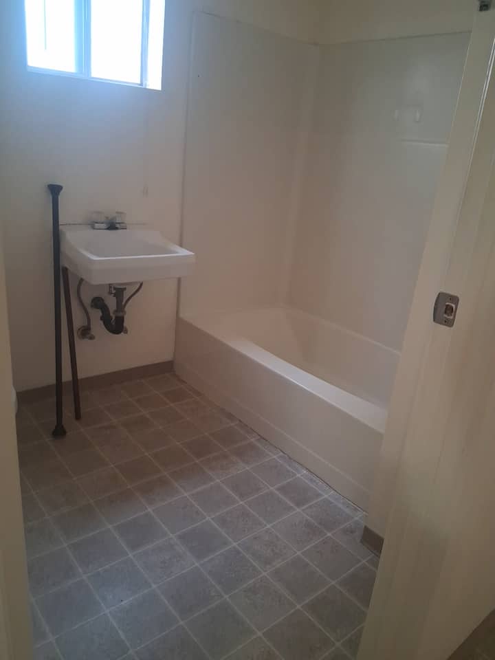 Cozy 1 Bedroom Suite! Centrally Located! - Winnemucca, NV