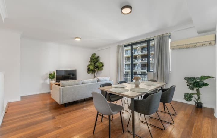 East Perth Modern 2 Bedroom With Pool & Parking - Perth