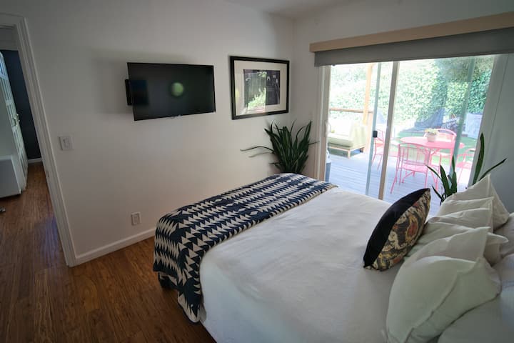 2br Luxury Getaway | Piedmont Ave • Covered Deck - Oakland, CA