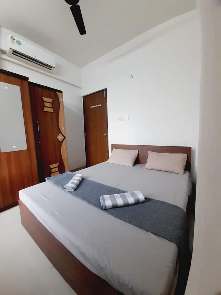 1bhk Flat In Daman With Pool & Beach Nearby - Vapi