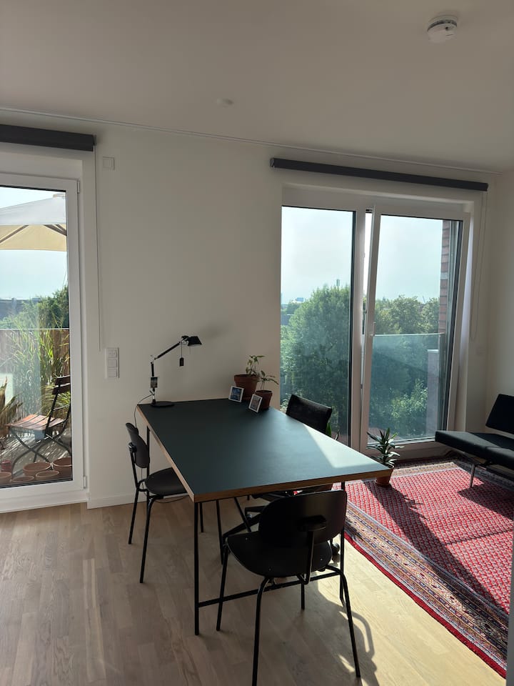 Modern & Bright I East And West View In Ottensen - Hamburg