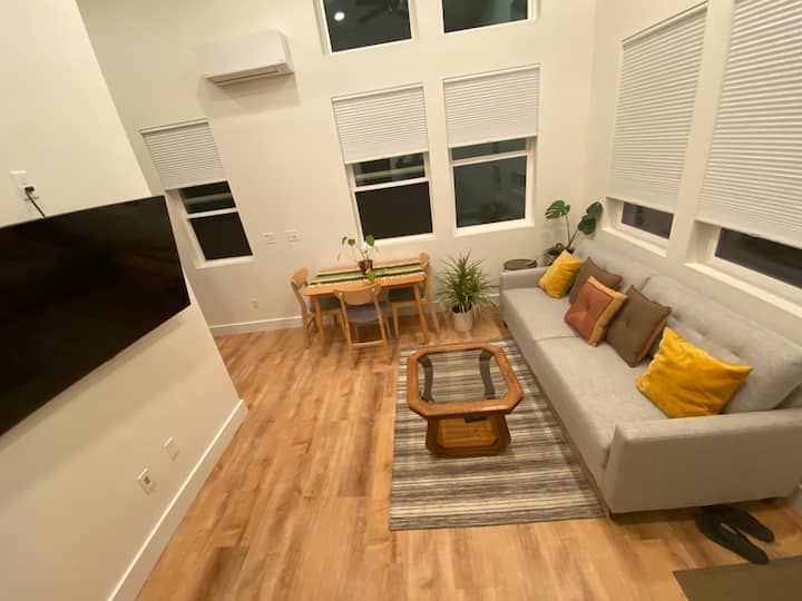 Modern Sunny Hillside Escape - Eugene, OR
