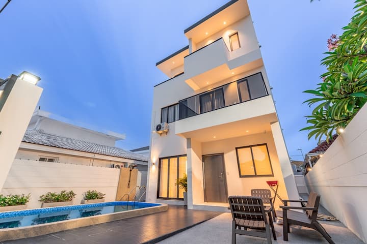 芭提雅步行街附近全新豪华独栋5卧6卫泳池别墅j11(可提供漂浮早餐和bbq服务,需另付费) - Thailand