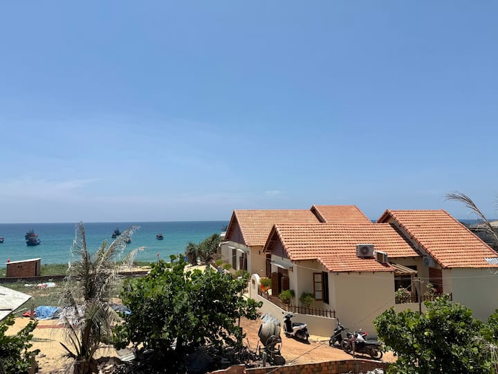 Căn Nhà đôI Sát Biển đầY đủ Tiện Nghi - Vietnam