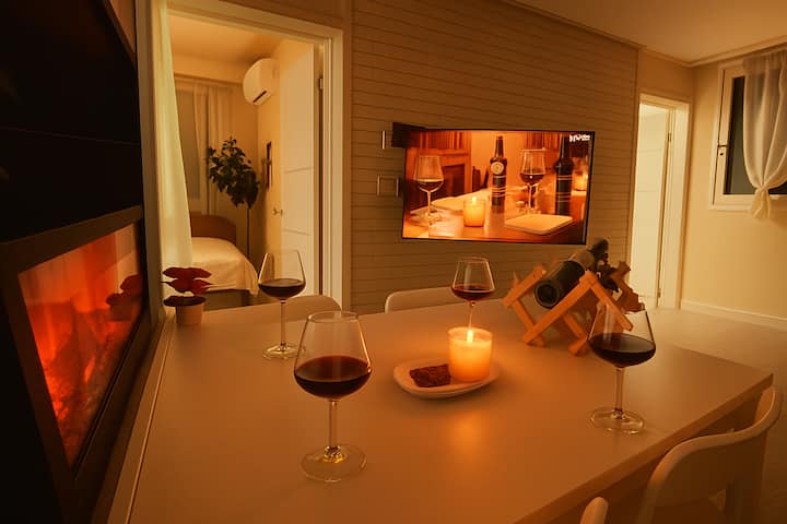 김광석거리/삼덕동/무료주차/교동/반월당/카페/경북대병원역/동성로/핫플/출장/실습/숙소/맛집 - Daegu