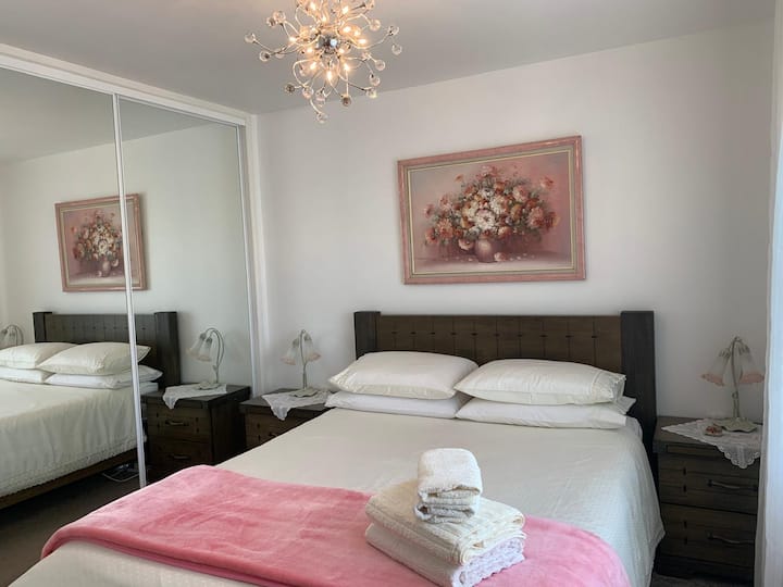 Cozy 1-bed Retreat + Pool — Perfect Getaway - オークランド