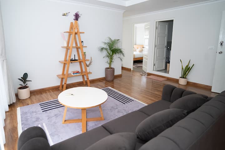 Bright & Cozy 2bhk | Close To Thamel & Swayambhu - Kathmandu