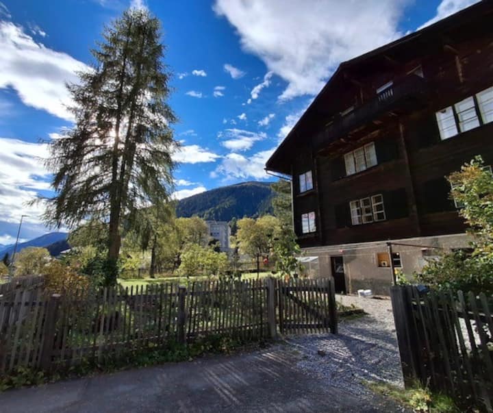 Cozy Swiss Style Wef Appartement + 1 Park Spot - Klosters-Serneus
