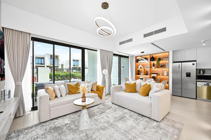 Elegant 4br Villa | Desert Light & Serene Views - Émirats arabes unis