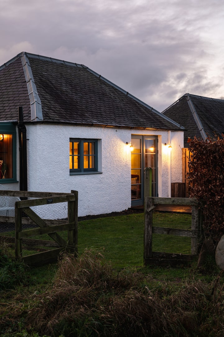 Unique Retreat With Stunning Outdoor Bath - United Kingdom