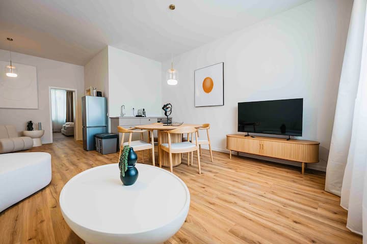 Apartment | Stylish 2-bedroom Retreat | Breakfast - Celle