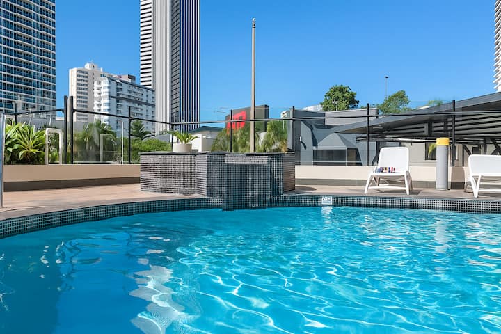 Beachfront Retreat: Heated Pool, Spa+netflix - Gold Coast