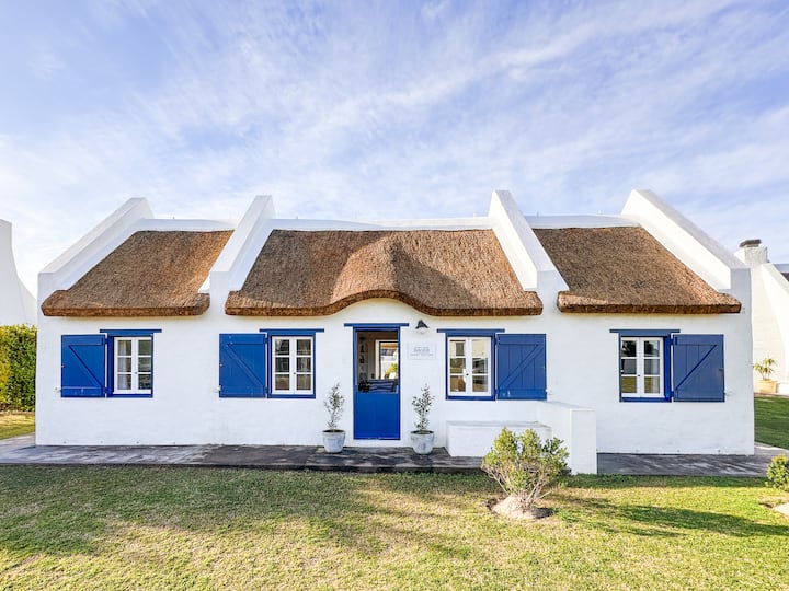 Seaside Cottage Struisbaai | Coastal Escape For 6 - Struisbaai