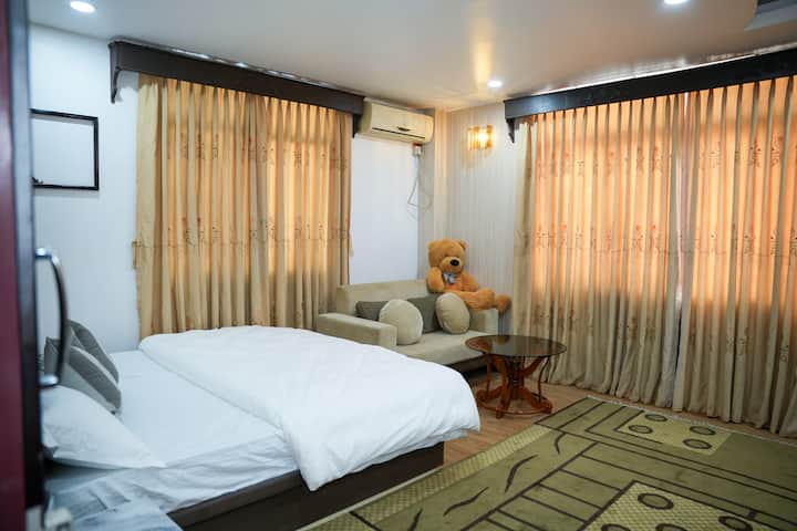 Luxury 2br | Jacuzzi + Balcony | Near Thamel - Kathmandu