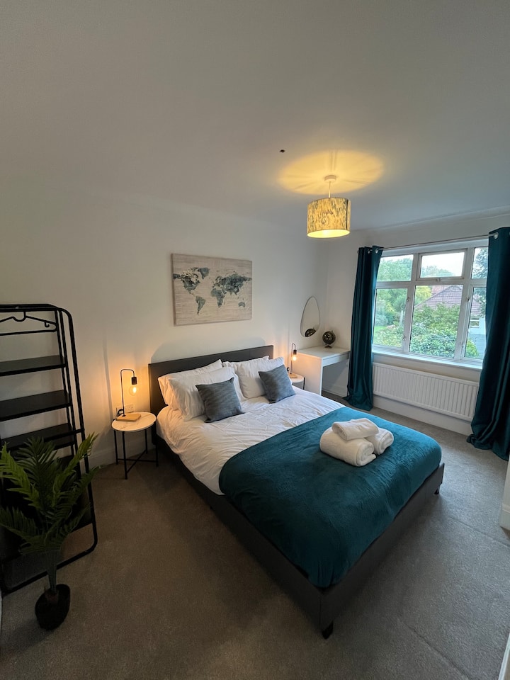 Cosy 2 Bed Maisonette Near Heathrow & Windsor - Staines-upon-Thames