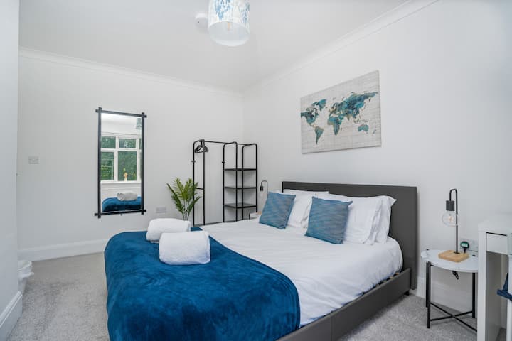Heathrow Accommodation | 2 Bed | Work & Leisure - Staines-upon-Thames