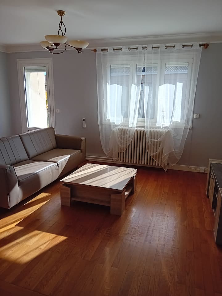 Appartement Climatisé à L'étage D'une Villa - Bourg-en-Bresse