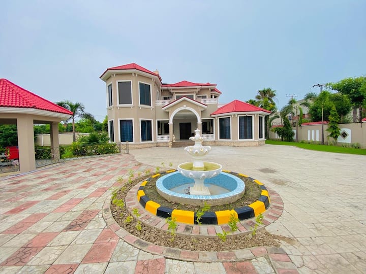 Luxury Farm In Lahore - ラホール