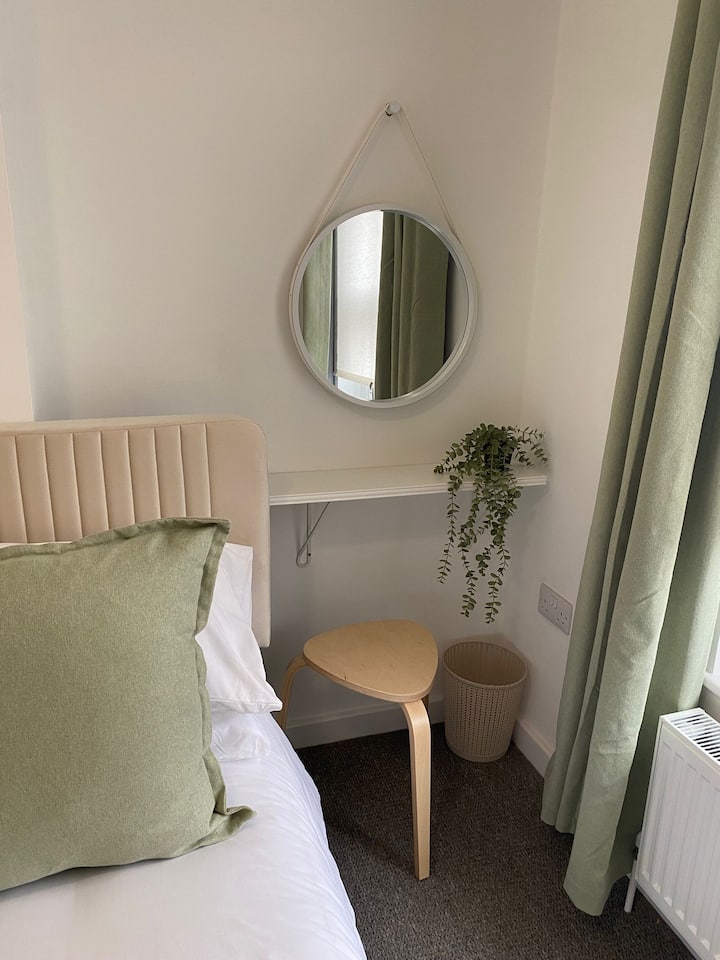 Bright Modern Flat Only A Short Walk To Town - Taunton