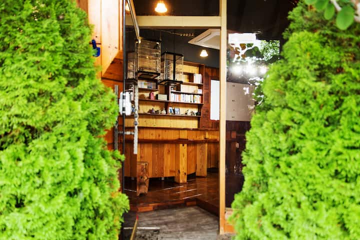 고재 까페와 황토 찜질방이 부속된 숙소 'Joy책랑방' - 全州市