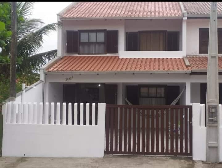 Sobrado Em Balneário Costa Azul - Matinhos