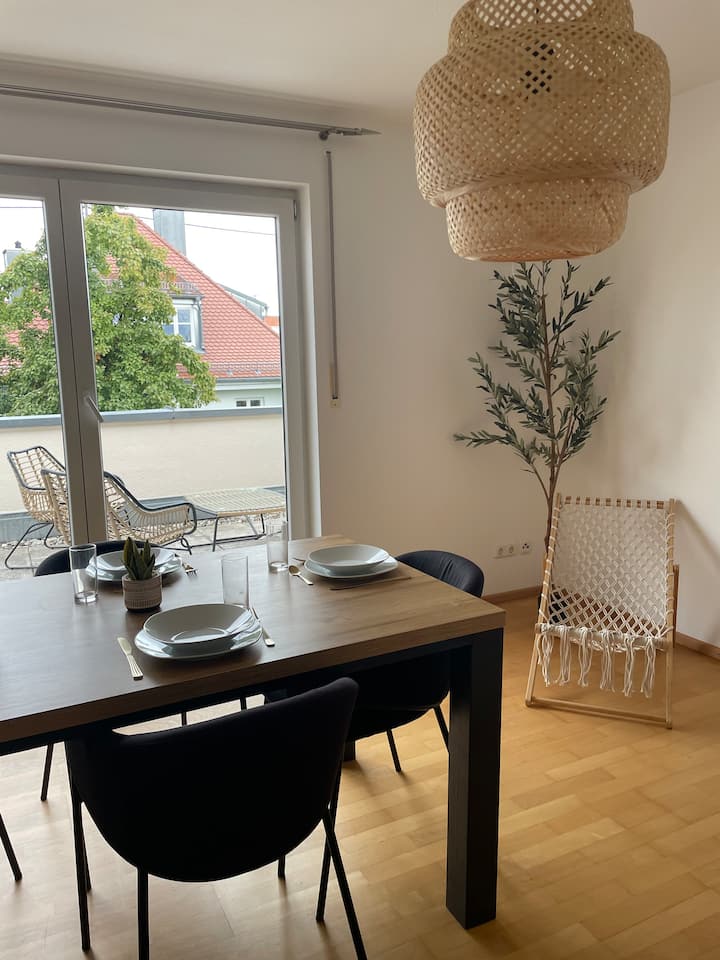 Stillvolle Ruhige Dachterassenwohung - Augsburg
