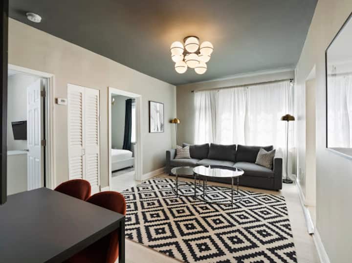 Southbeach Getaway 2-bed,prime Collinsave Location - Miami Beach, FL