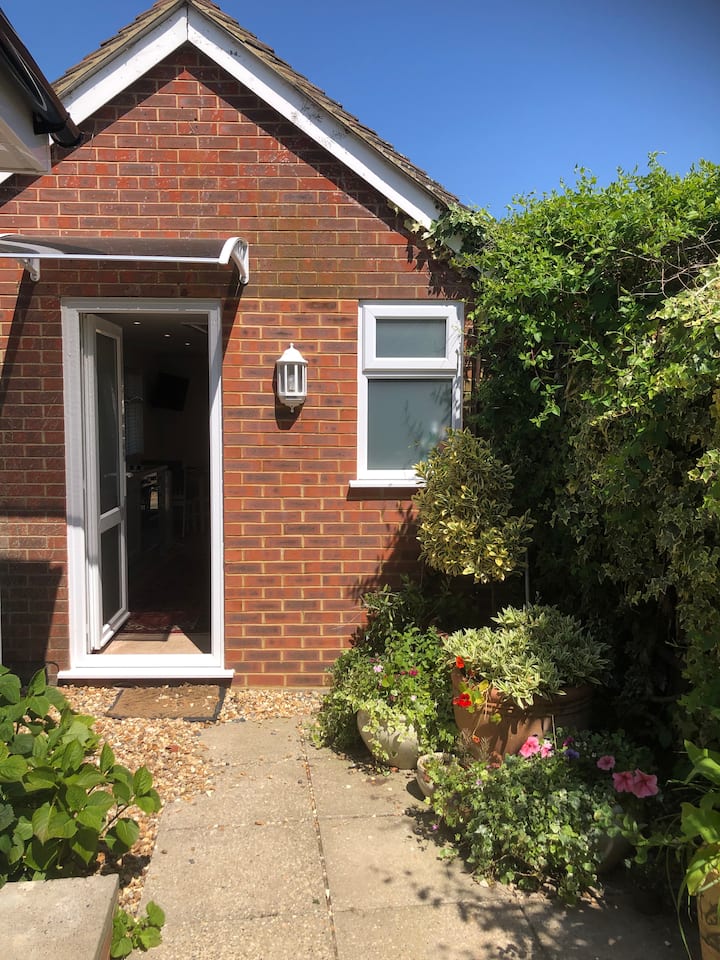 Solent Coastal Hideaway - Lymington