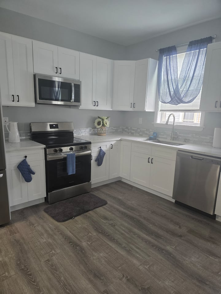 A Comfy Homestead Unit - West Hartford Reservoir