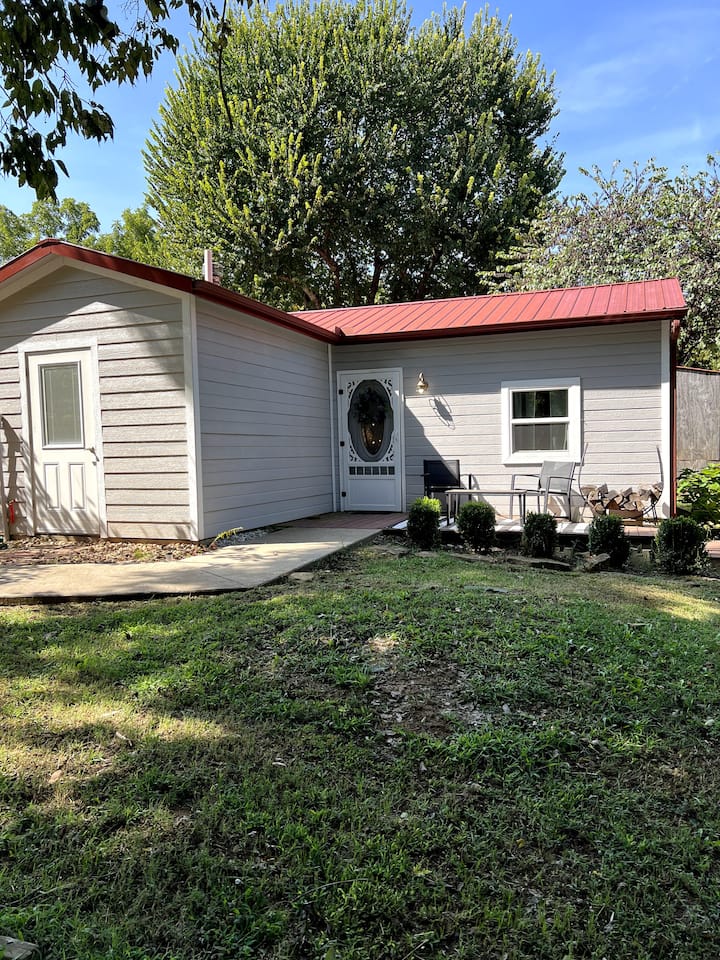 Cozy Cottage Near Uofa & Downtown - Fayetteville, AR