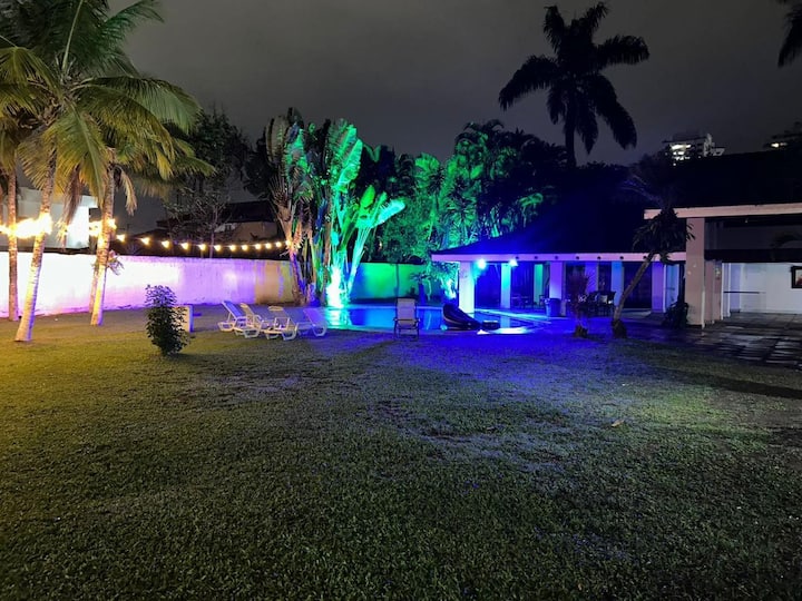 Mansão Condominio Fechado Seguro Barra 56 Pessoas - Rio de Janeiro