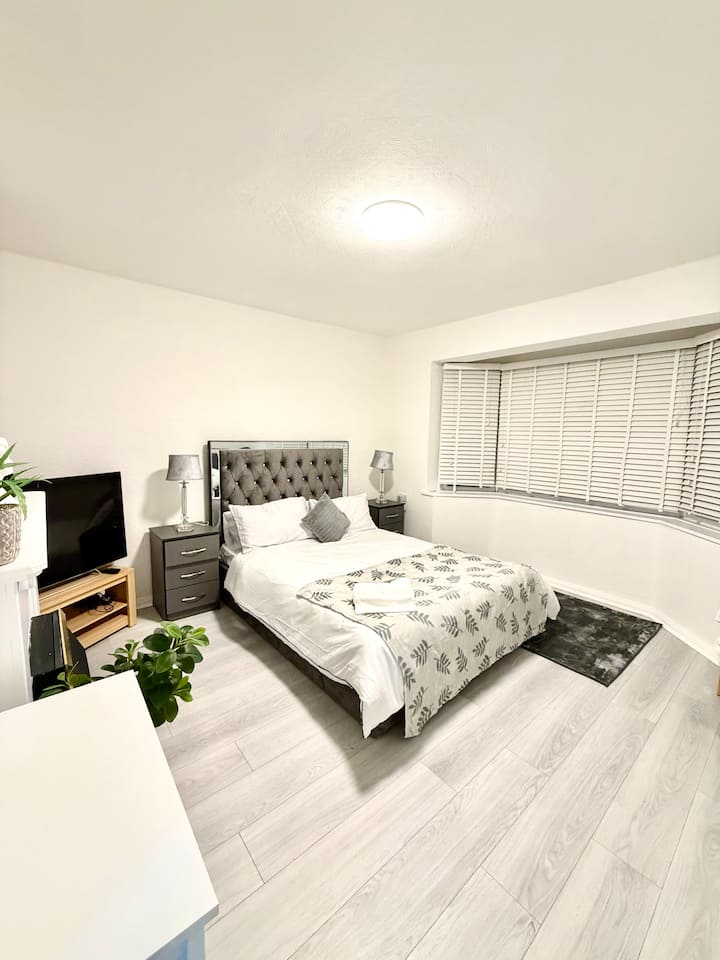 4 Bedrooms (Cozy Home & Bbq Fun) - Woolwich