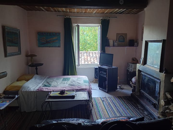 Chambre Double, Style Vintage, Calme Garanti. - Draguignan