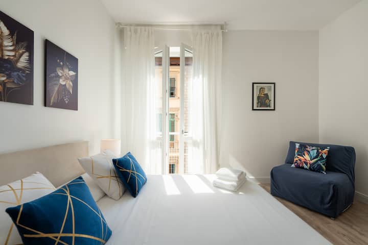 Bright Designer Flat Near Center & Station. - Florenz