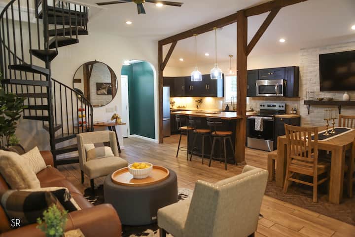 The Horse Carriage 2 Miles From Foxwoods Casino - Preston, CT