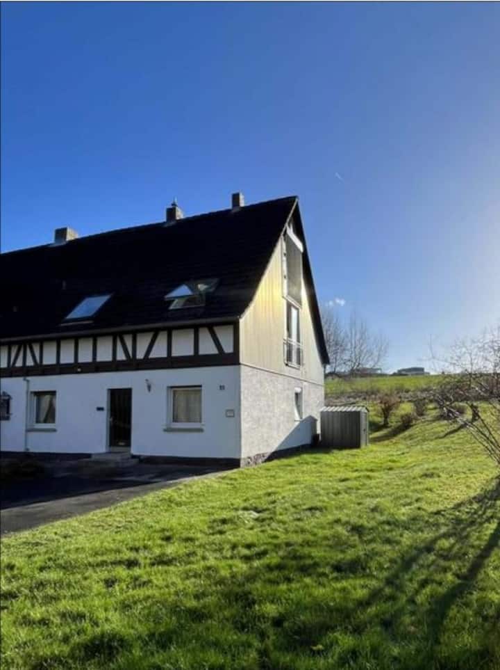 Ruhige Lage In Neuenberg (Ca.75m2) - Fulda