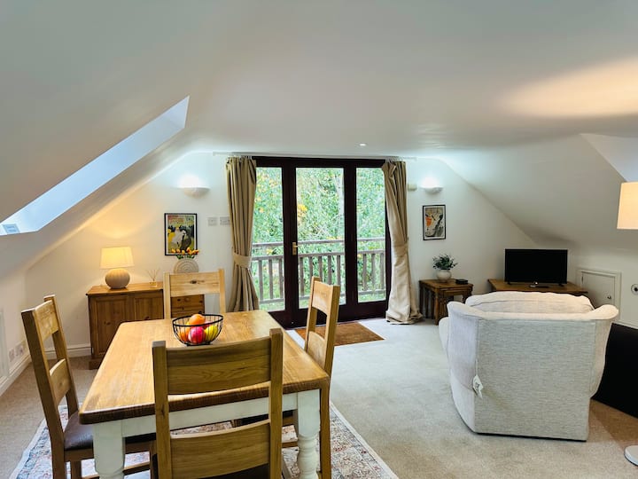 Tranquil 2 Bed Apartment, Cadbury Camp Lane - Clevedon