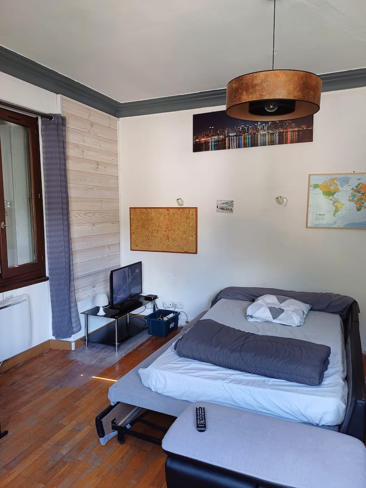 Grande Chambre Au Centre-ville De Cluses - Cluses
