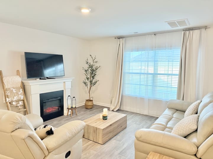 Cozy & Relaxing Parkside Retreat. Fenced In Yard. - Saxapahaw, NC