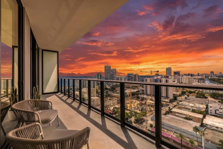 Stylish Condo – Walk To Beach | Amazing Views - North Miami Beach, FL