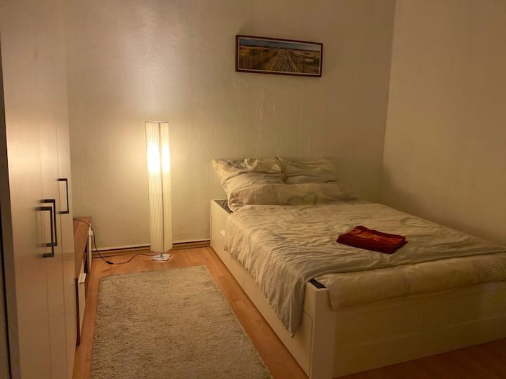 Eine Wohnung, Gute Lage, - Berlin