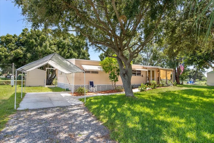 4 Oaks Oasis 
2br/2ba/pull Out Couch - Okeechobee, FL