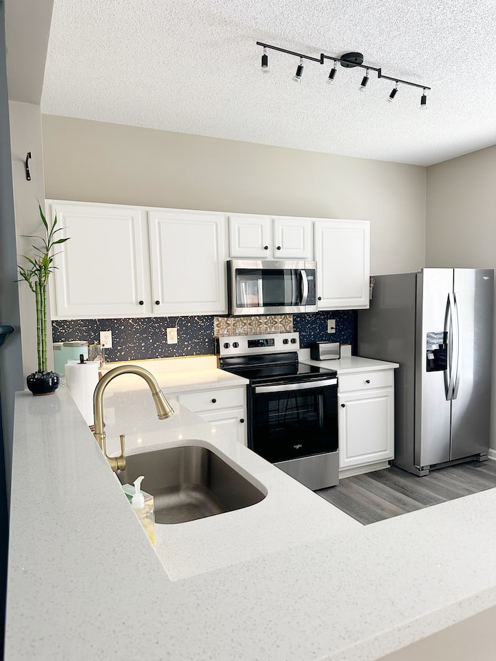 Quiet Townhouse In Jamestown, Nc All Inclusive - High Point, NC