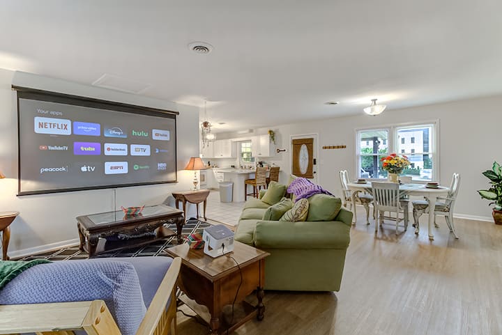 Sunflower Theater - 3br/2ba, 5 Beds, 1600sqft - Wrightsville Beach, NC