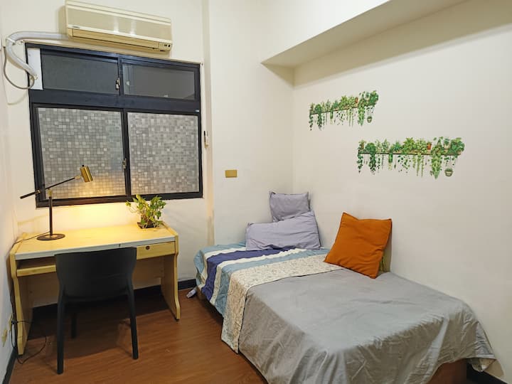 R2/longstay/ Retired Life /獨立房間/大廚房賣場/捷運/ 免費腳踏車 - Taichung City