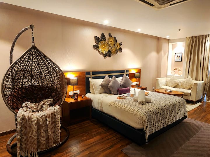 Spacious & Stylish Apartment 14 - Gurgaon