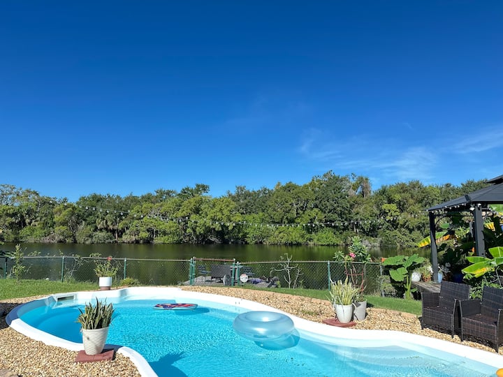 Sunny Private Rm With Pool, Bikes &Downtown Vibes. - Safety Harbor, FL