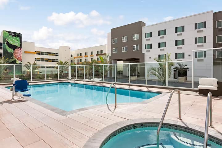 Wyndham Anaheim | Dlx 2queens | Near Redwood Creek - Anaheim, CA
